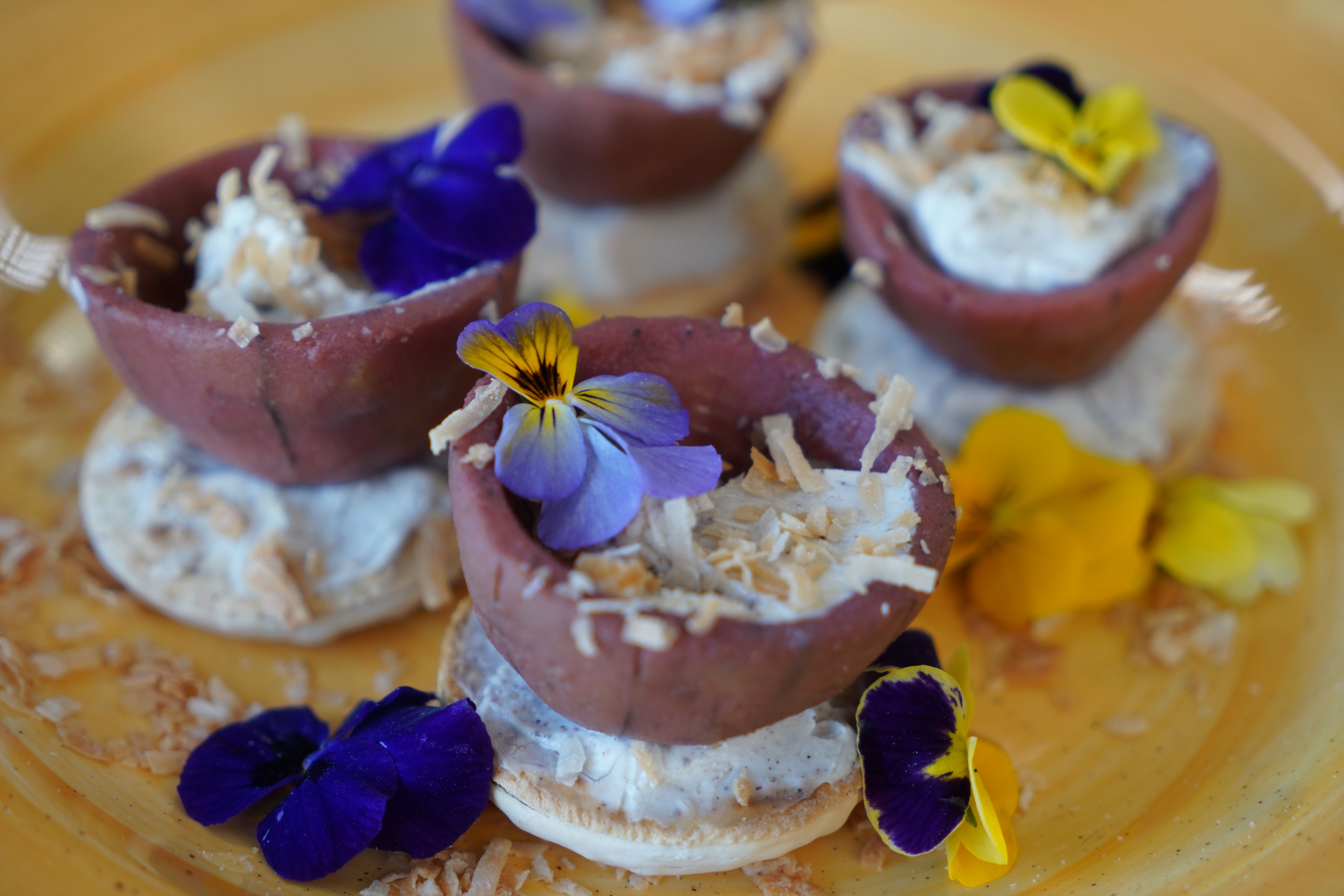 Dainty Guava Shells with Cream cheese and Cuban Crackers